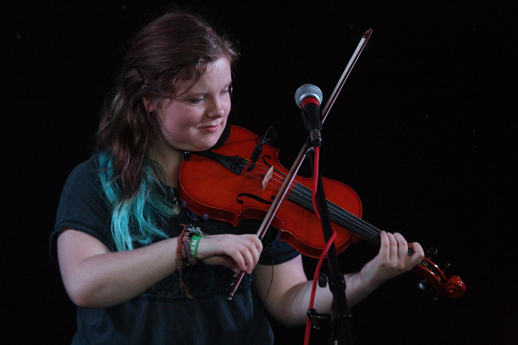 Elisabeth Flett, Scottish fiddler – MEET THE ARTIST