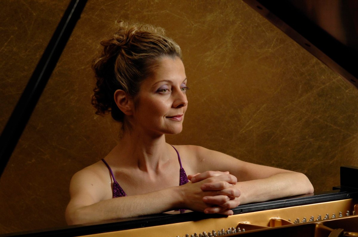 pianist NADA – MEET THE ARTIST