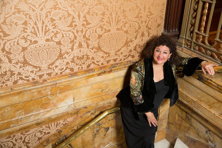 Sharon Azrieli, soprano – MEET THE ARTIST