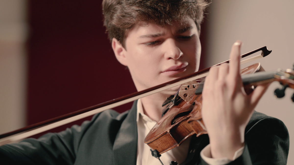 Luka Faulisi, violinist – MEET THE ARTIST